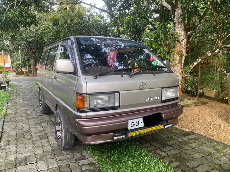 Toyota Lightace – Adz.lk – Classified Ads & Directory Listing